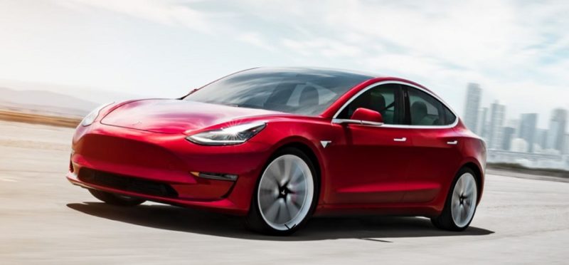 Tesla va équiper ses voitures de son propre ordinateur dédié à l'IA