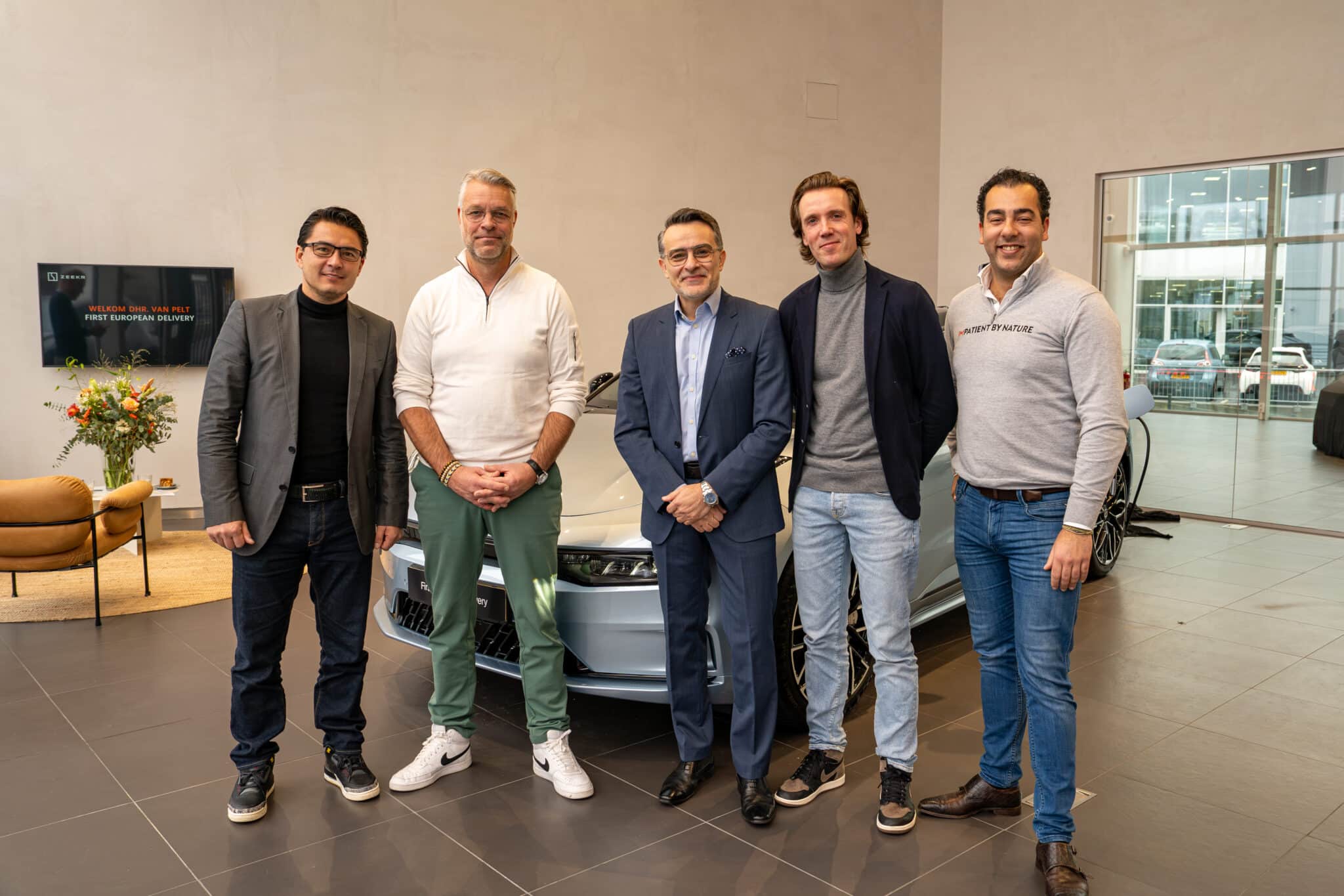 ZEEKR 001 livre un véhicule électrique de luxe en Europe